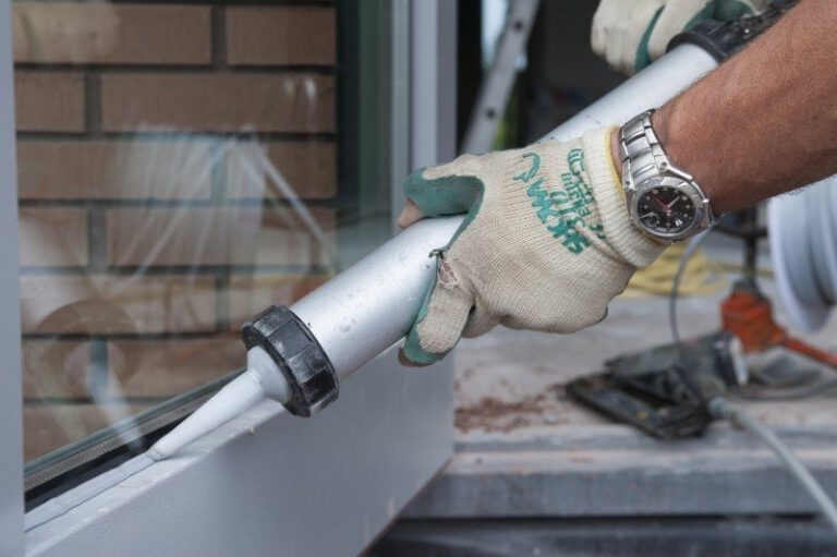 Voordeur isoleren tegen tocht? Lees onze tips & bespaar energie